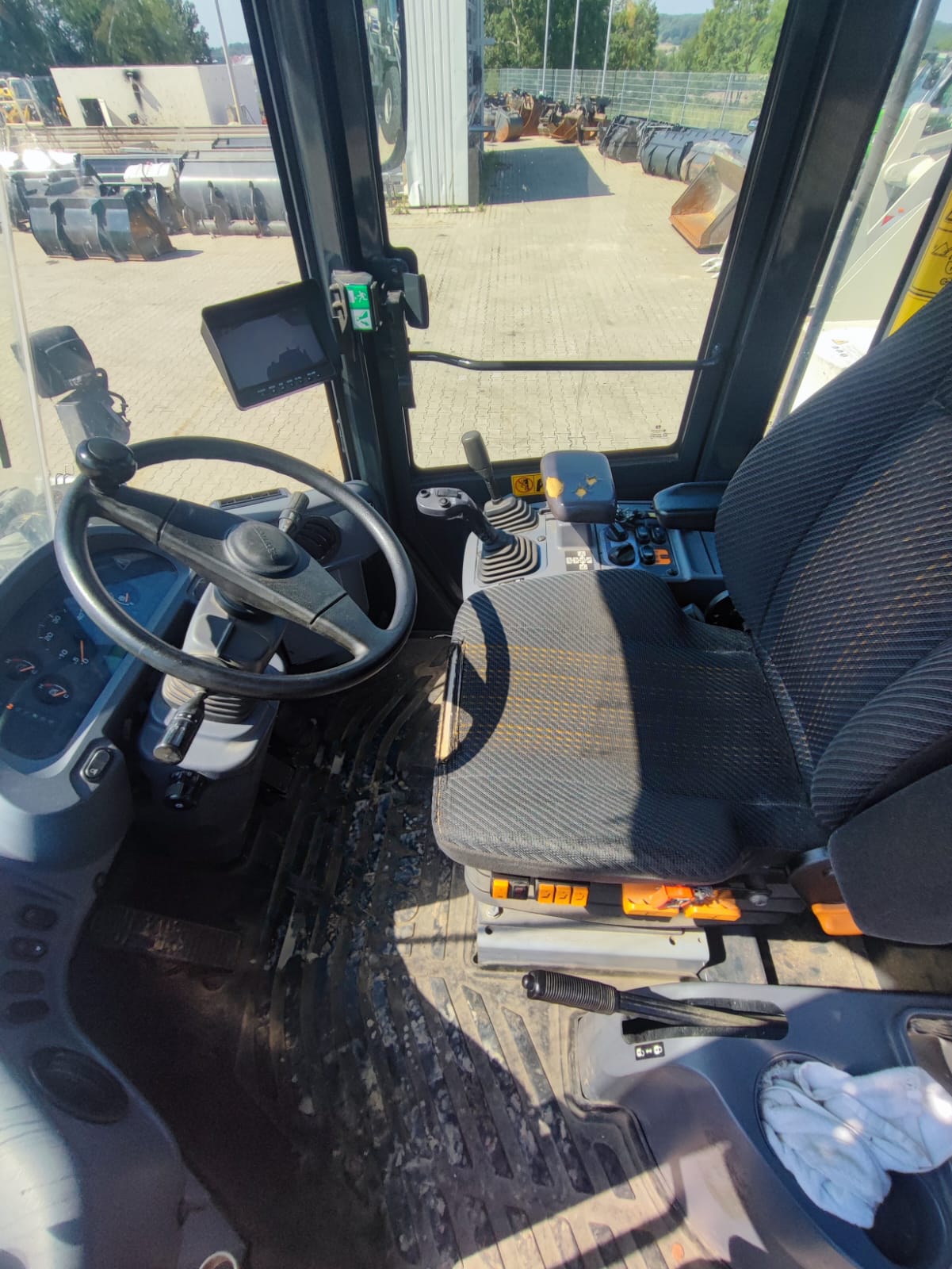 KOMATSU WA 320 PZ-6 von Schlüter Baumaschinen