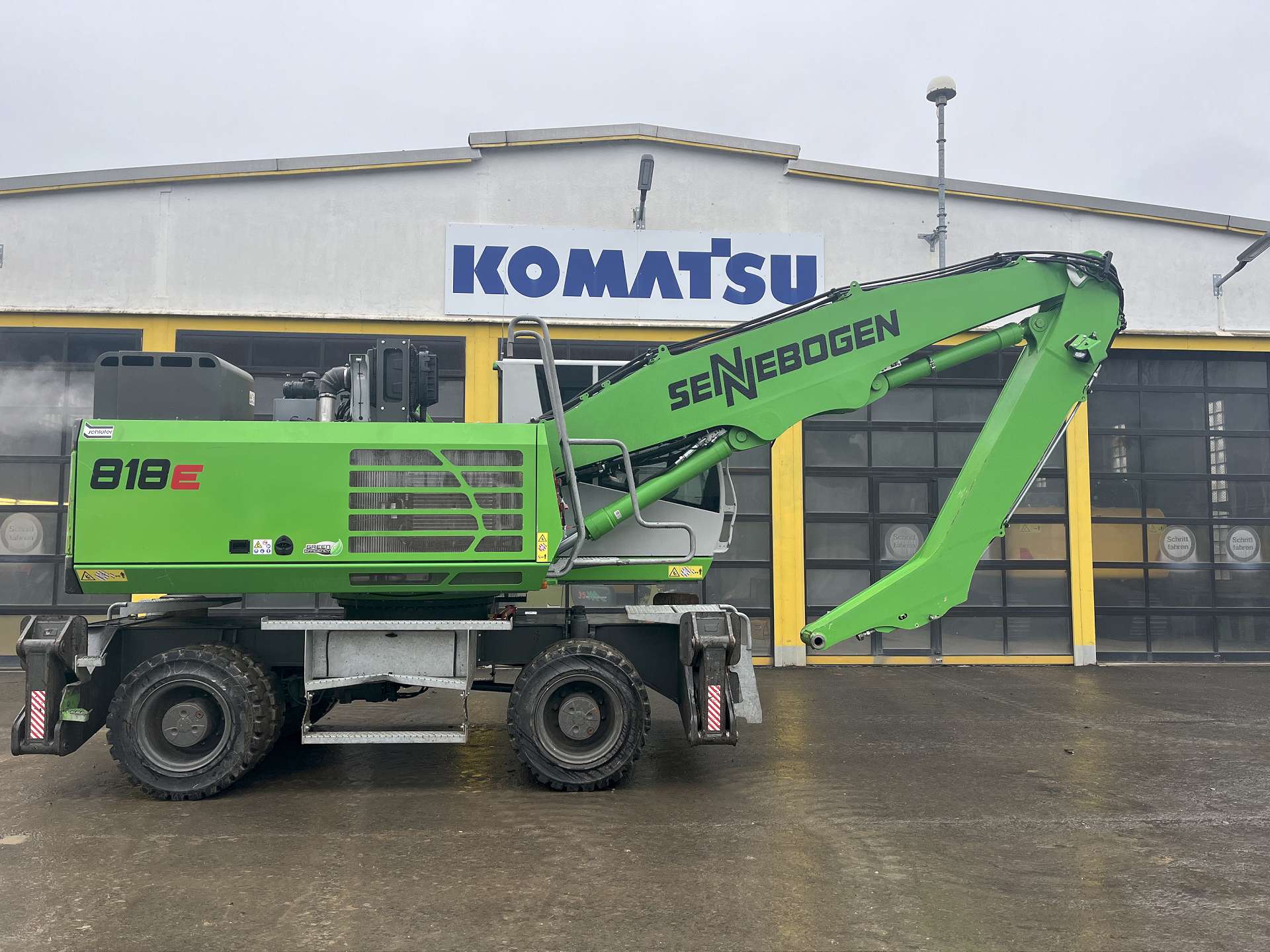 SENNEBOGEN 818 M von Schlüter Baumaschinen