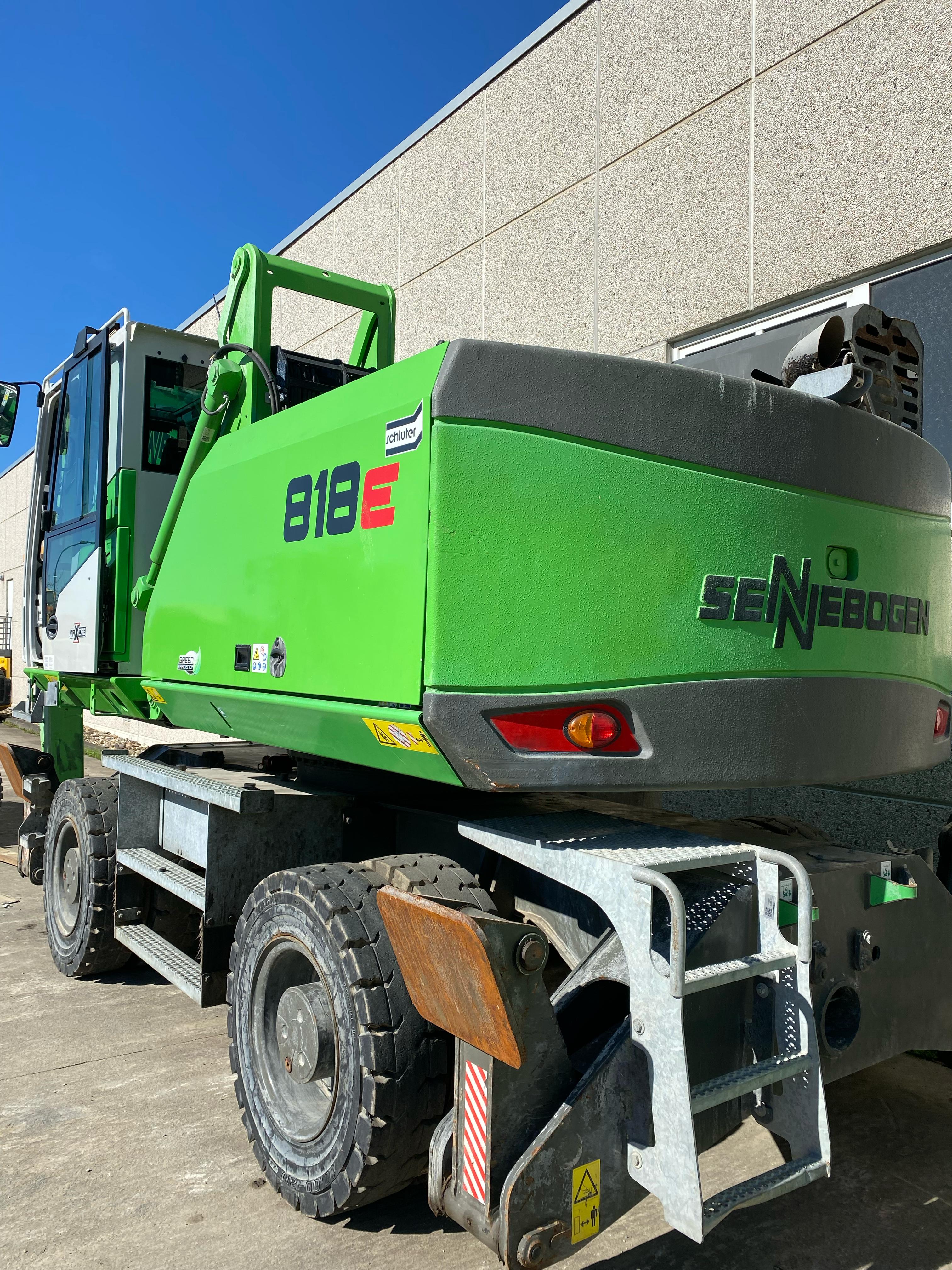SENNEBOGEN 818 M von Schlüter Baumaschinen