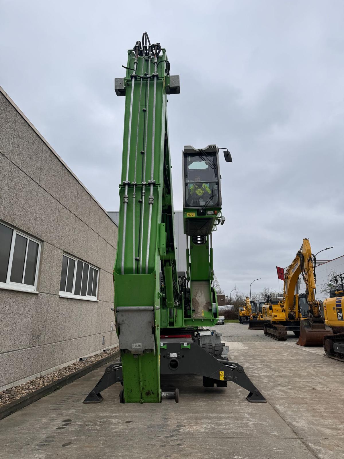 SENNEBOGEN 818 M von Schlüter Baumaschinen