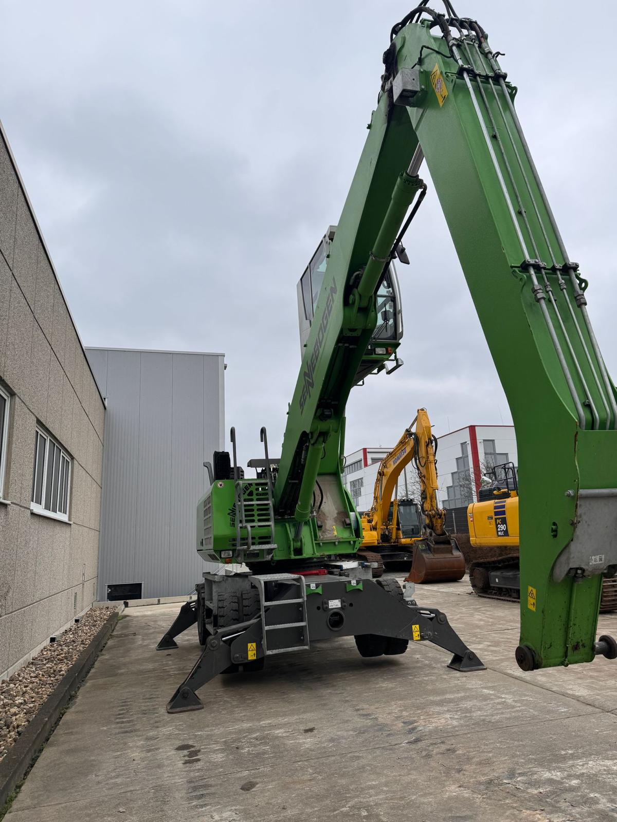 SENNEBOGEN 818 M von Schlüter Baumaschinen