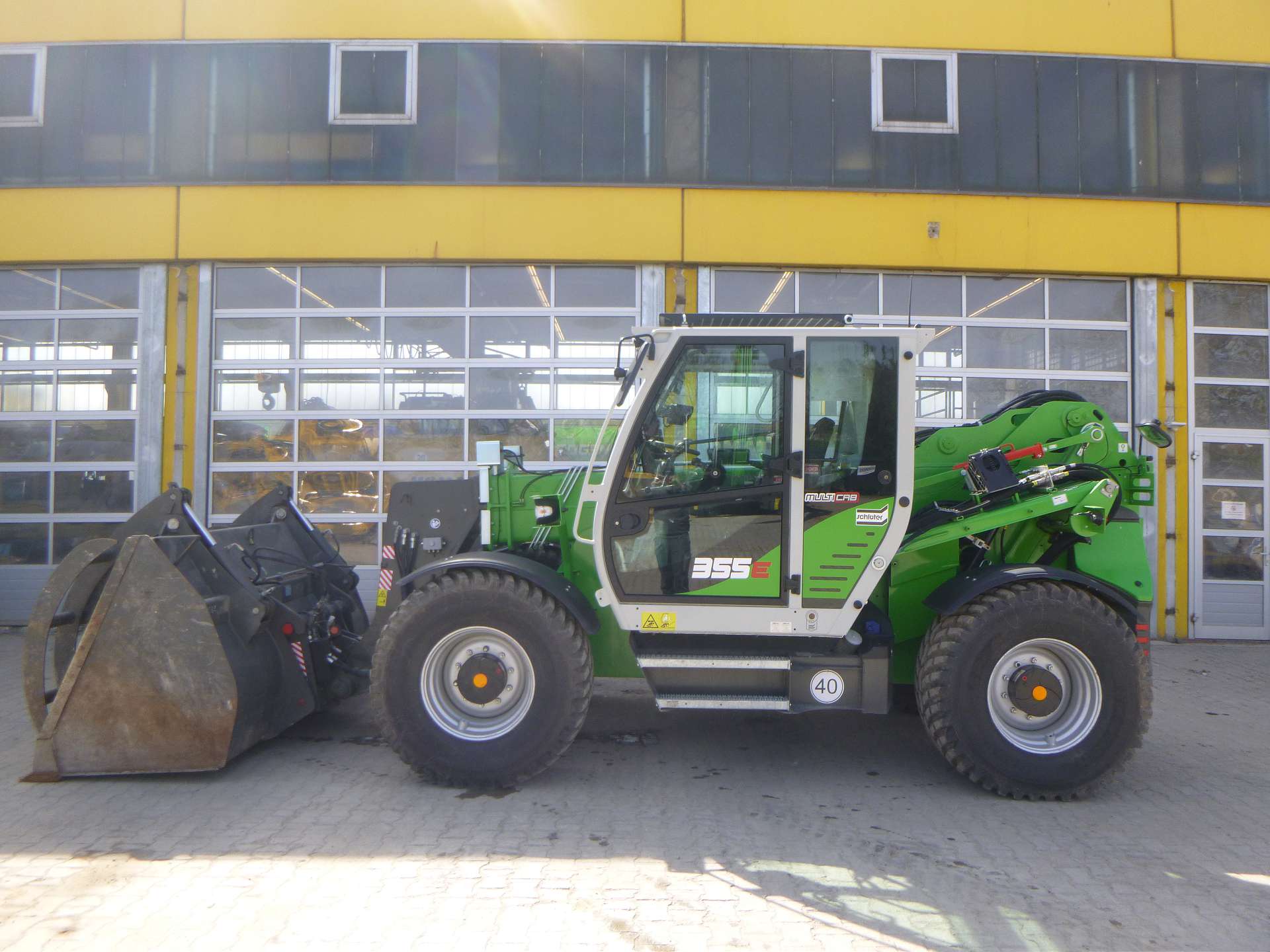 SENNEBOGEN 355 MH von Schlüter Baumaschinen