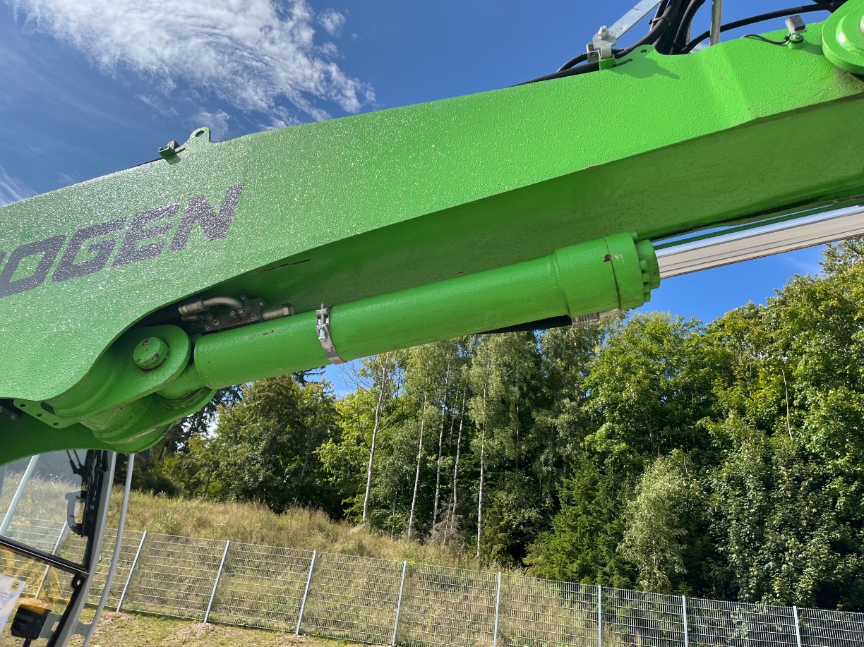 SENNEBOGEN 818M von Schlüter Baumaschinen