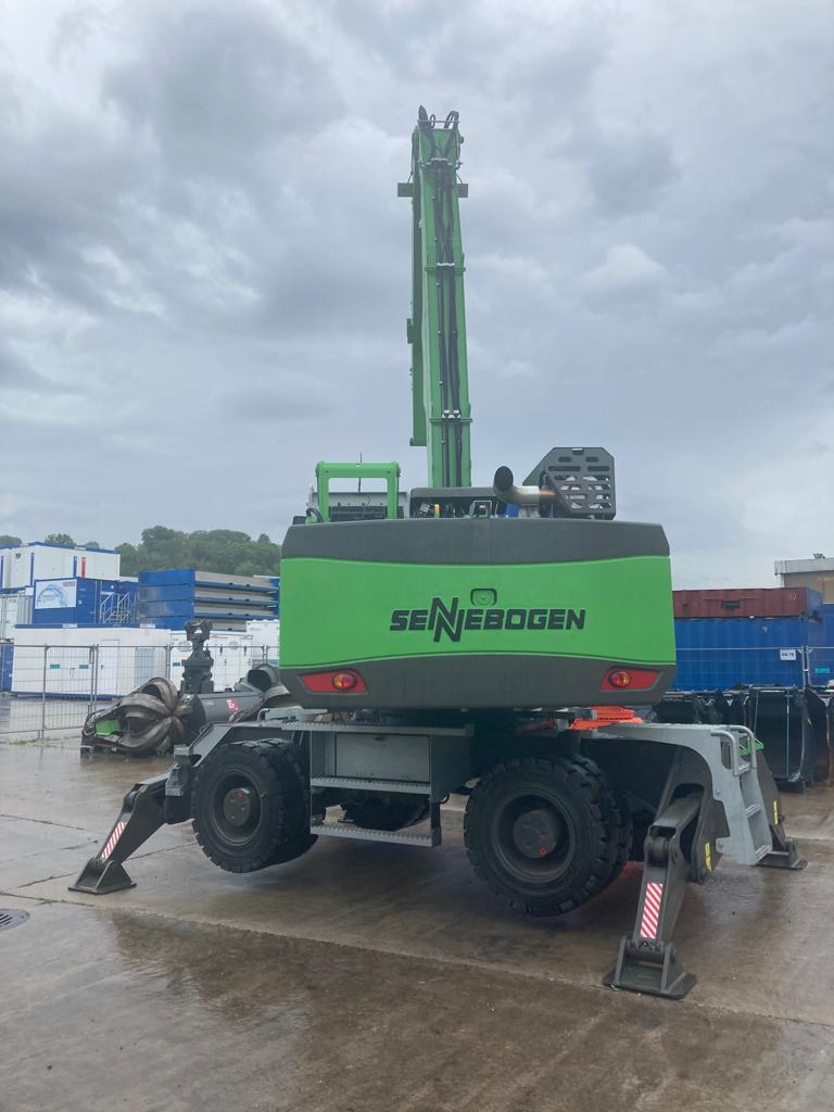 SENNEBOGEN 818 M von Schlüter Baumaschinen
