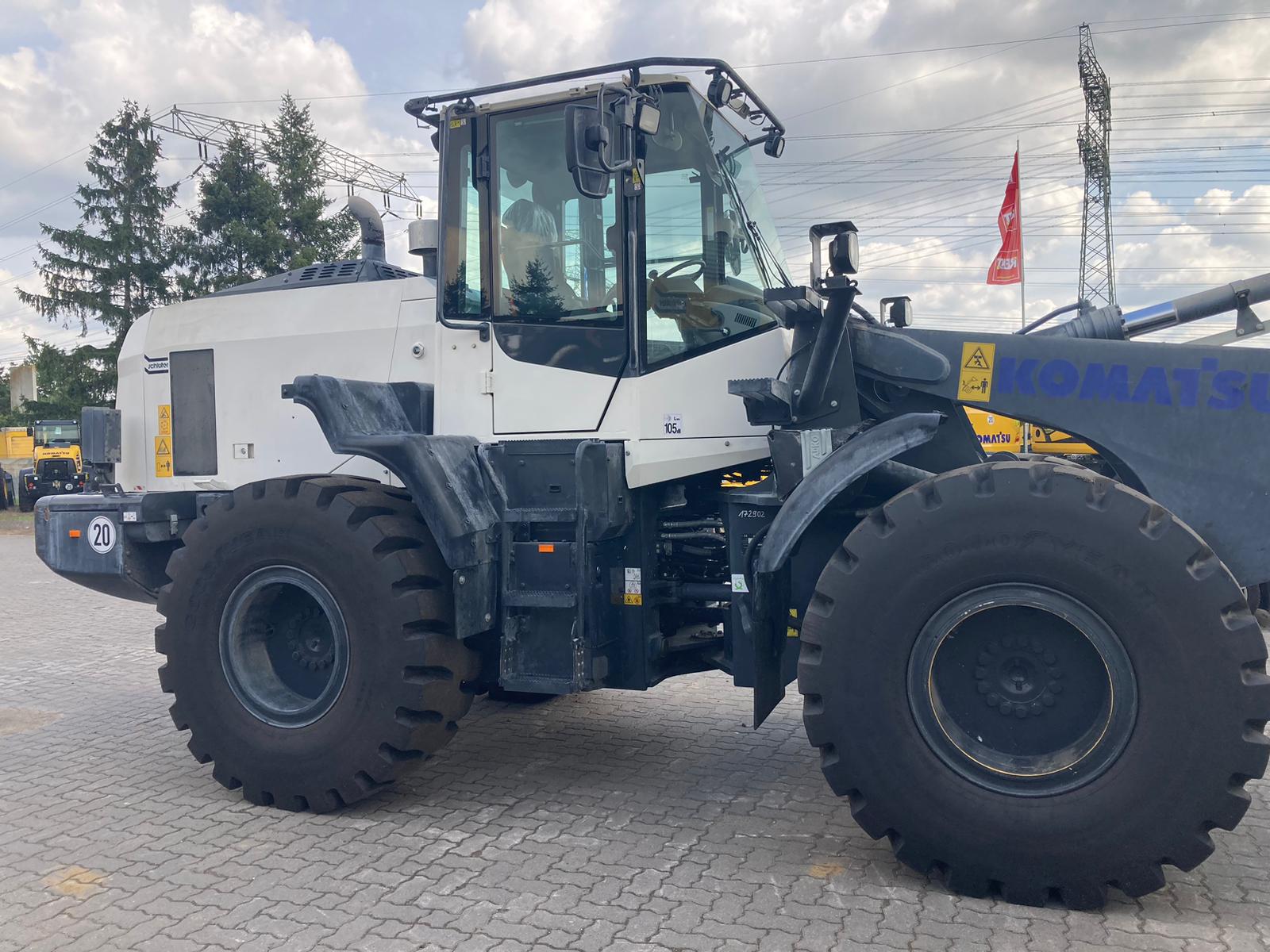 KOMATSU WA 320-8E0HL von Schlüter Baumaschinen
