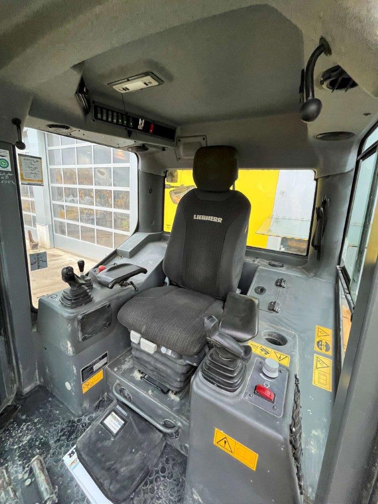LIEBHERR PR 726 LGP von Schlüter Baumaschinen