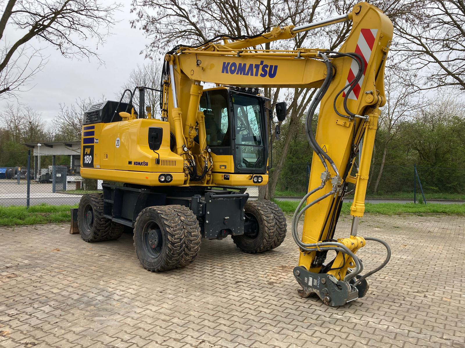 KOMATSU PW 180-11E0 von Schlüter Baumaschinen