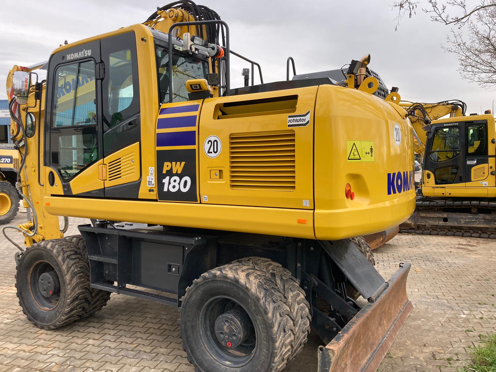 KOMATSU PW 180-11E0 von Schlüter Baumaschinen