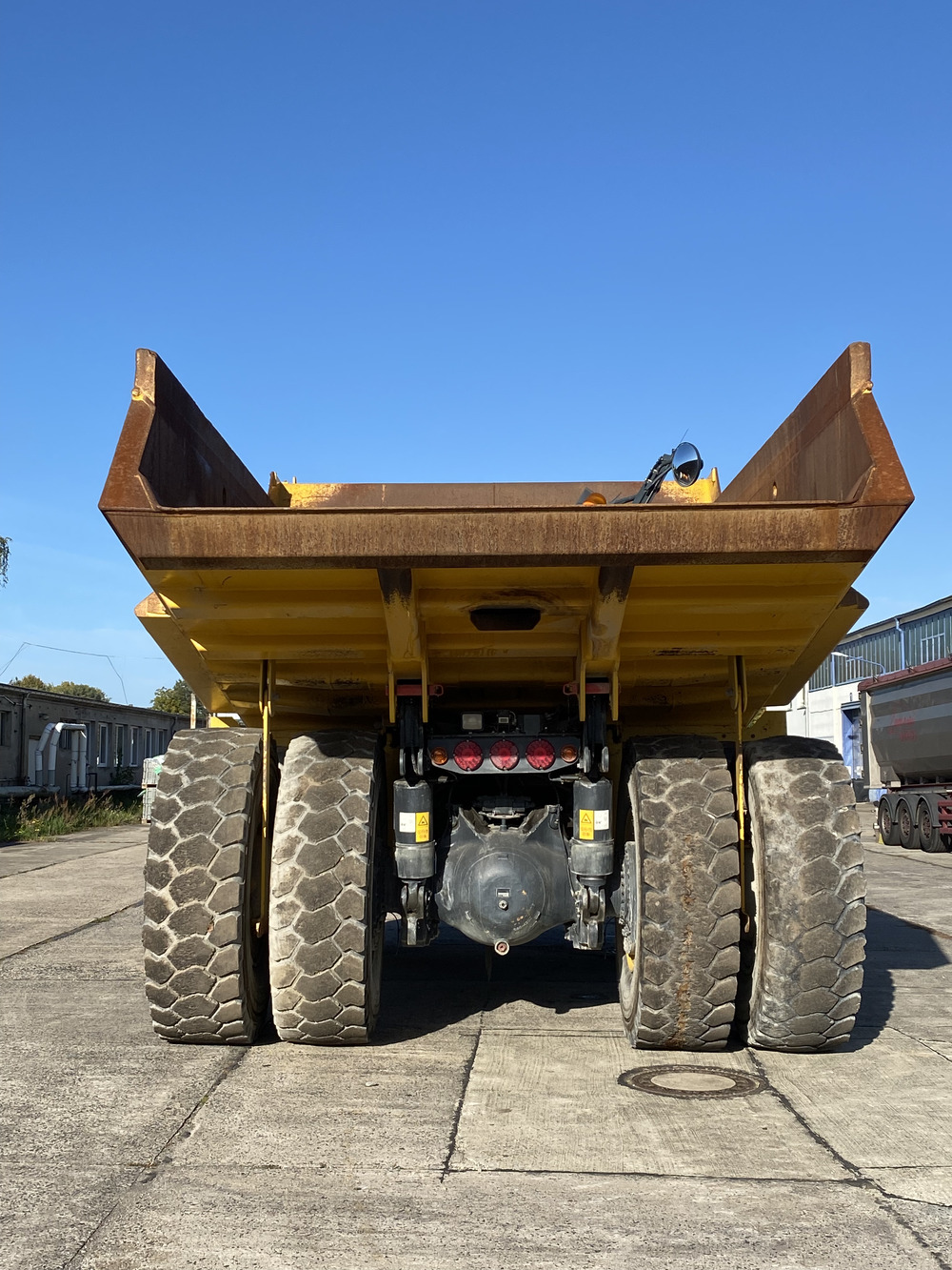 KOMATSU HD 405-8 von Schlüter Baumaschinen